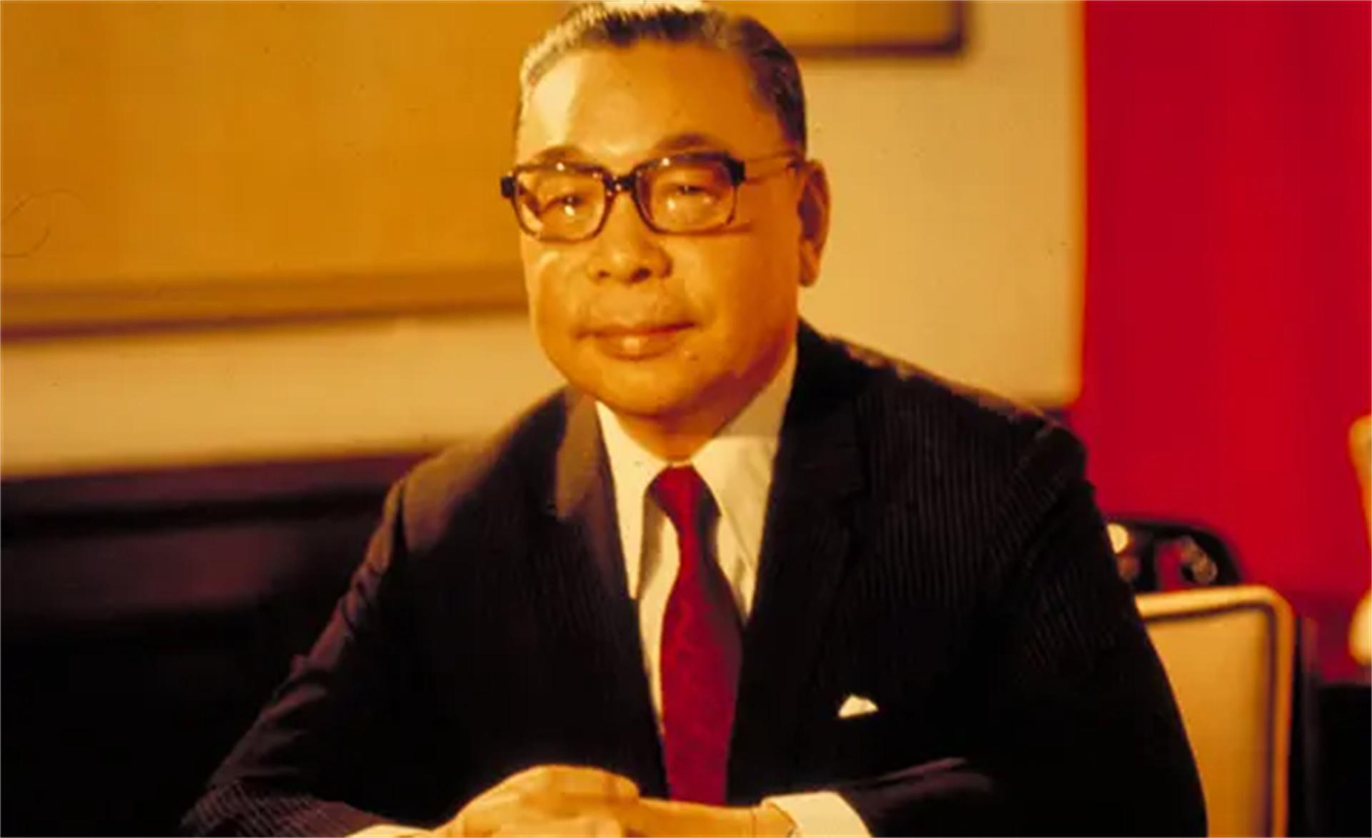 In 1987, Deng Xiaoping gave Jiang Jingguo a special gift. Jiang Jingguo ...