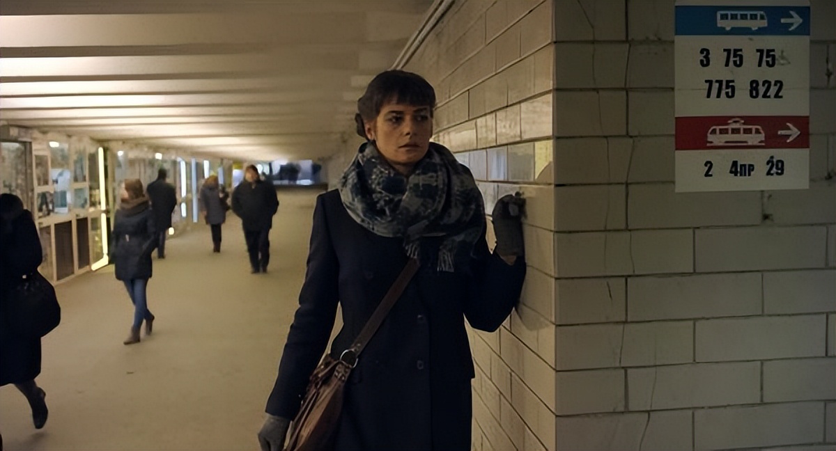 The movie "Bury": the cold heart is "saved" by a fire, the interweaving ...