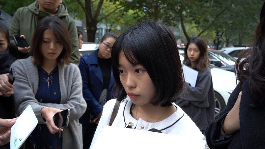 At the age of 58, Zhu Jun returned to CCTV. He dressed up carefully but ...