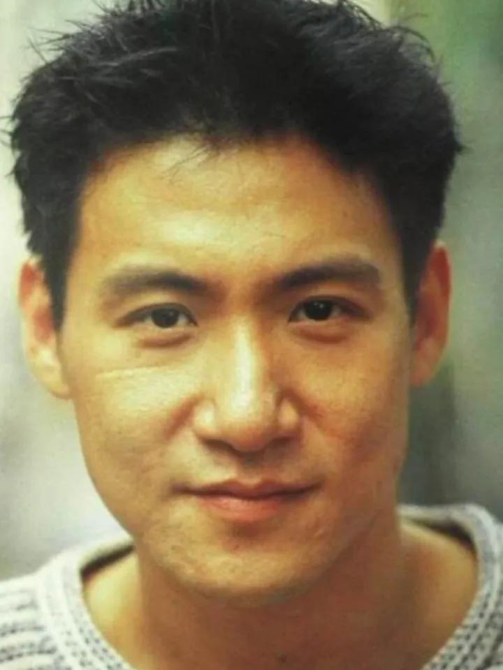 Jacky Cheung, the original singer of "Walk With You Forever", was young and handsome at that ...