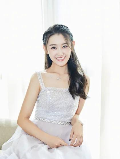 Child star Jiang Yiyi from childhood to adulthood - iNEWS