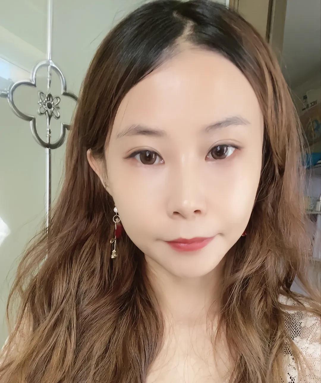 Xu Jia Nini's first live show, Yun Hao's Yao family's man as a model, Tian Jing's traffic has ...