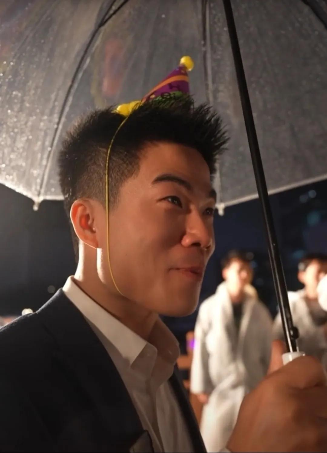 Dong Yuhui shed tears on the Pearl River on his 30th birthday - iNEWS