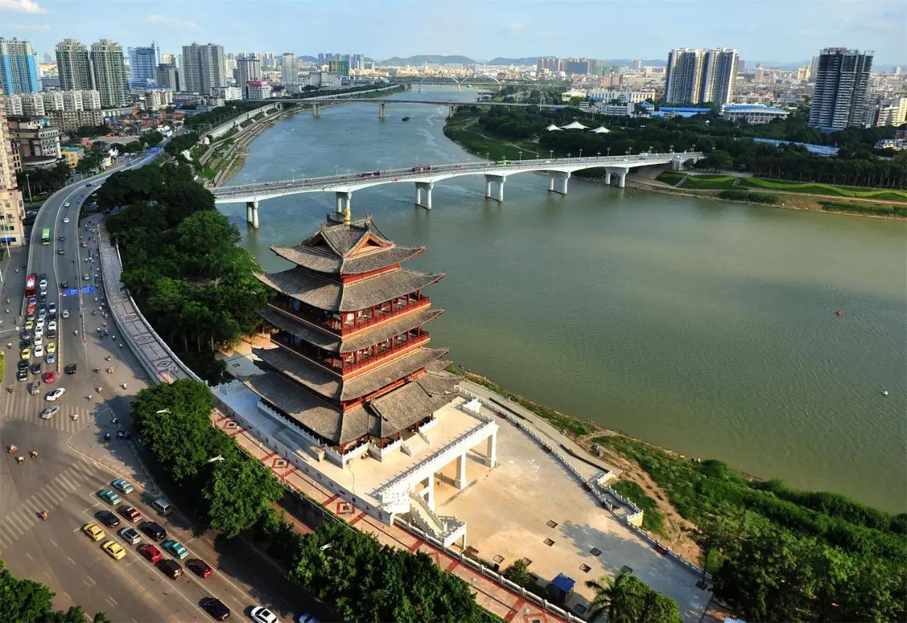 A river with more than two thousand years of fame and one body ...