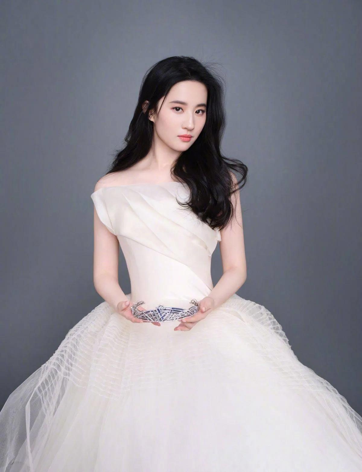 Actor - Liu Yifei - iNEWS