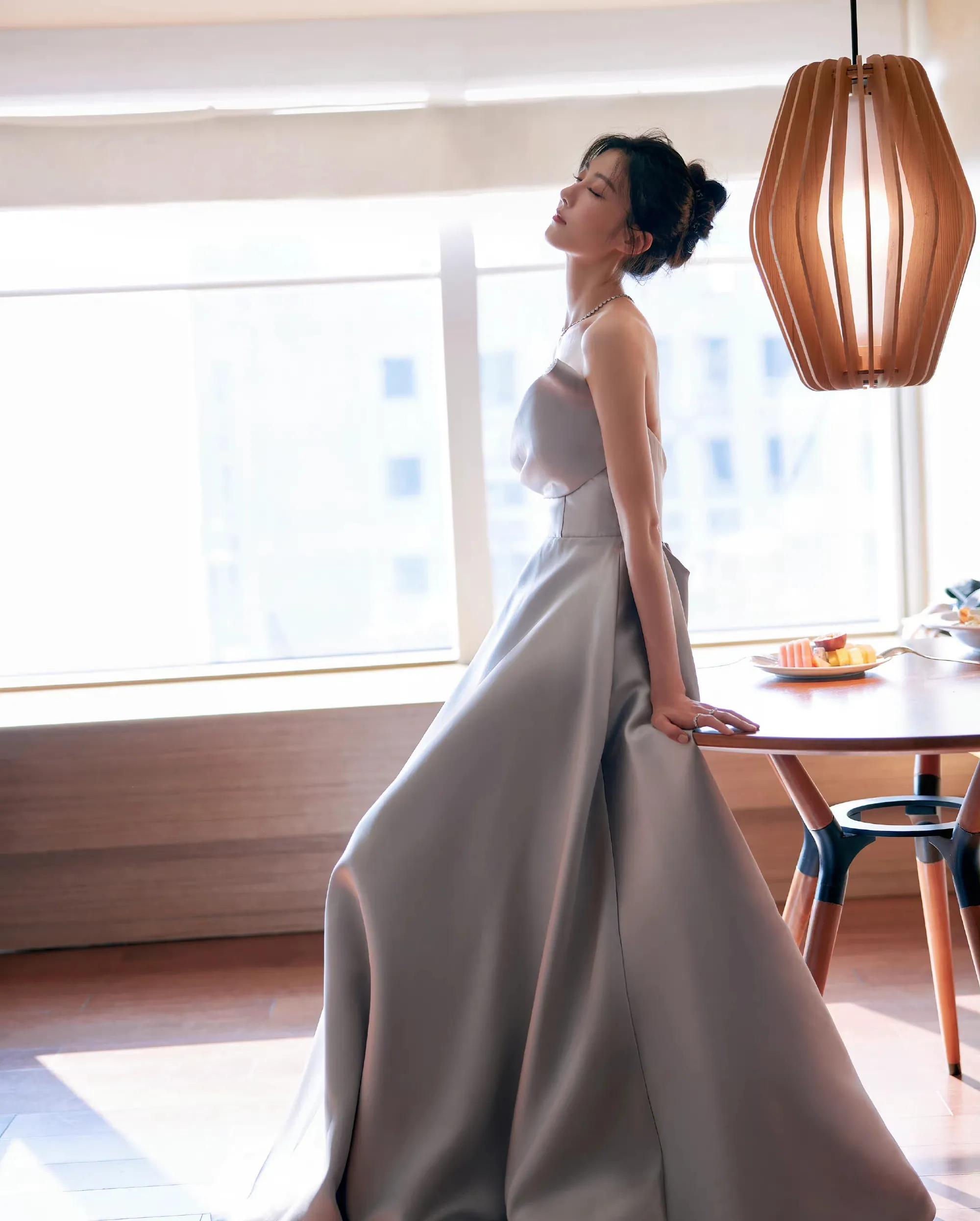 Beautiful actress Cao Feiran - iNEWS
