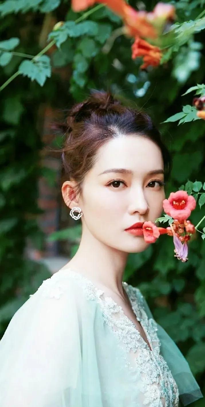 The glamorous Lu Xueqi, Li Qin - iNEWS