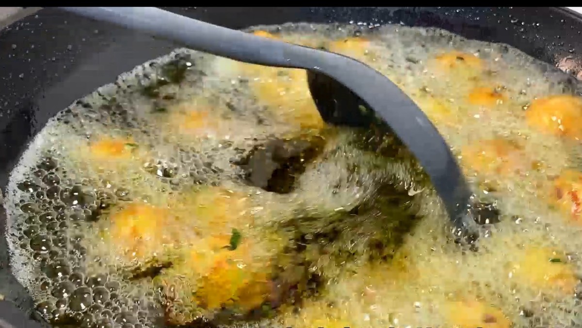 Fried radish balls, some people put flour, some put starch, teach you a ...