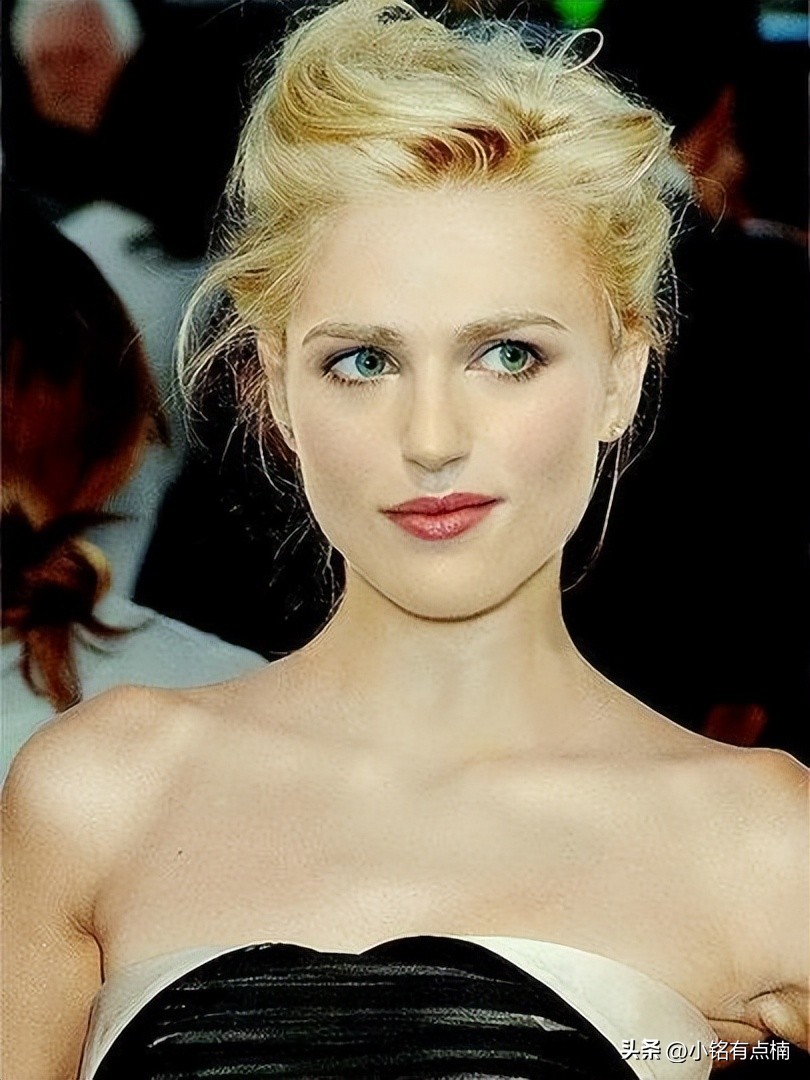 The inner emotions are vividly expressed through film and television ...