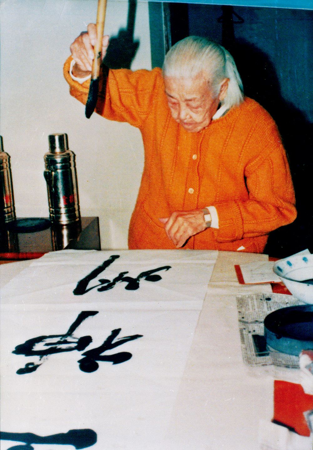 She only exerts her strength when writing, regardless of the shape of ...