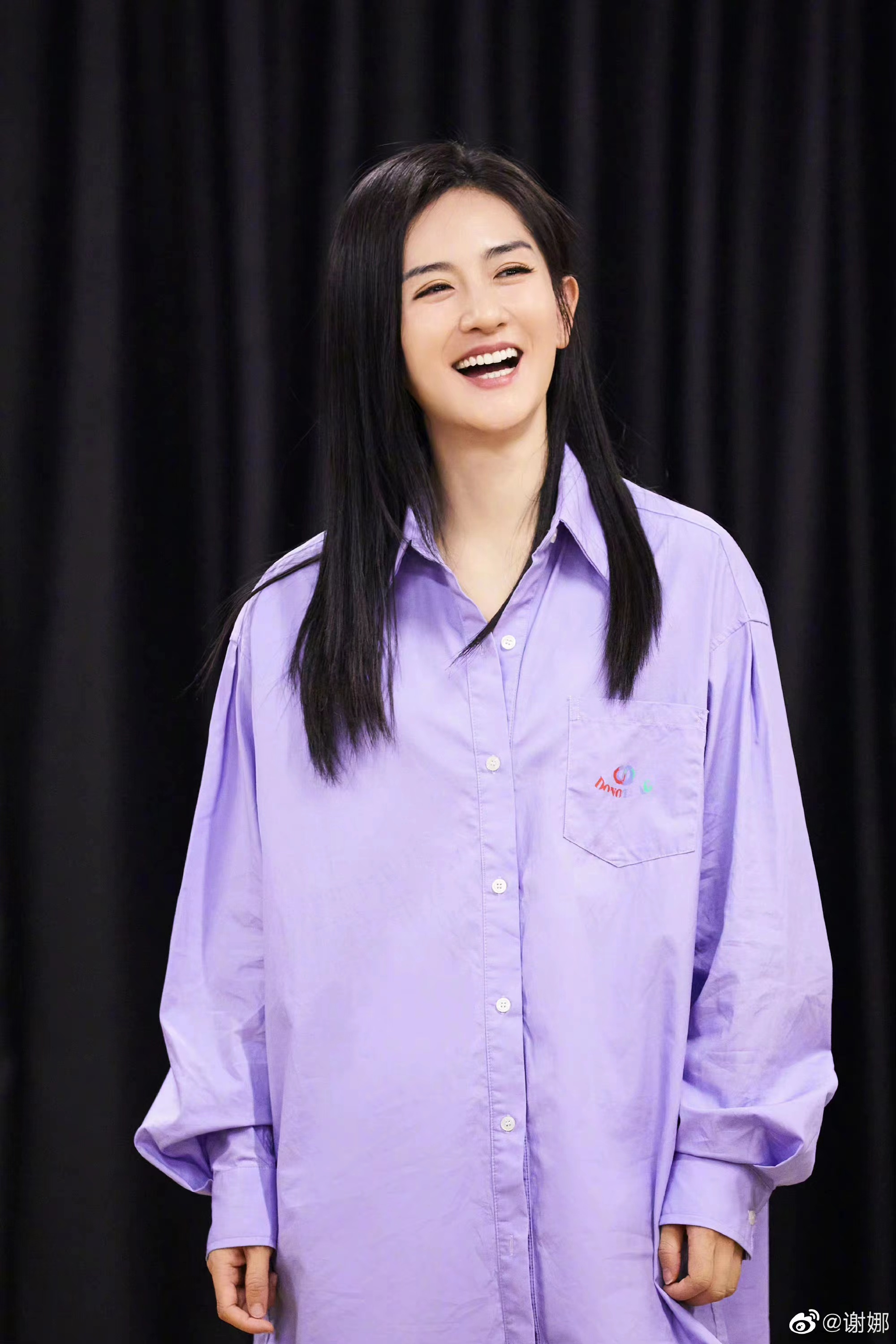 Xie Na is becoming more and more fashionable, with a purple shirt skirt ...