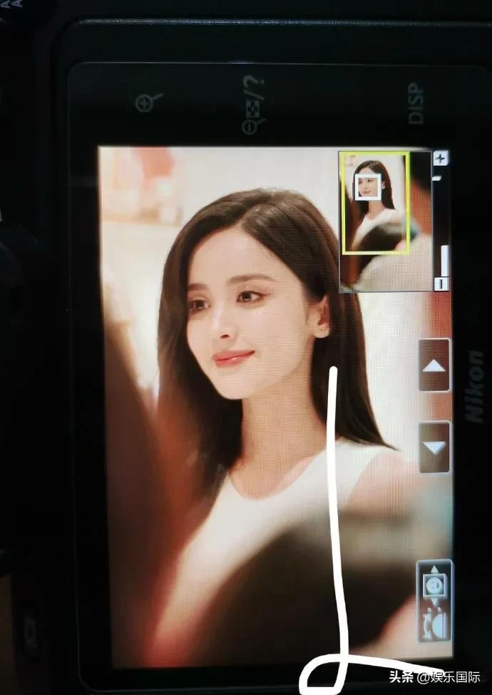 Nuozha wearing a white dress is elegant and temperamental, and the ...