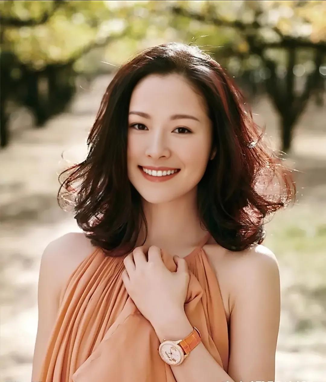 Jiang Yiyan is so charming - iNEWS