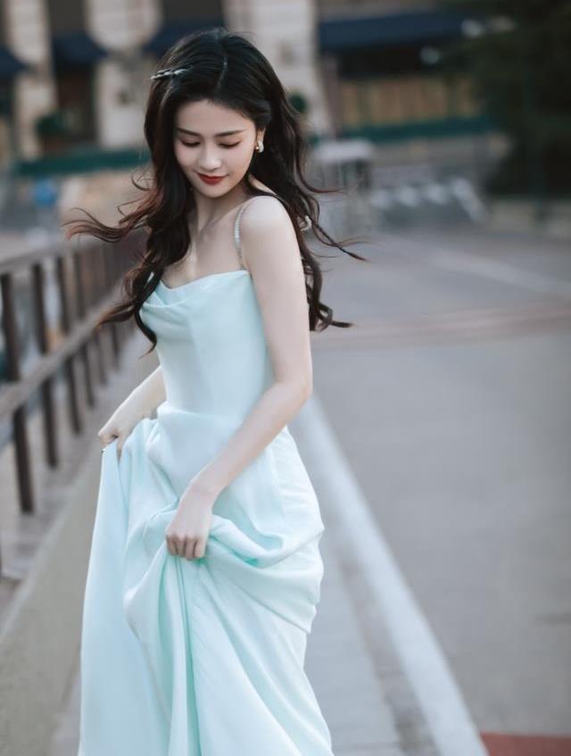 Bailu: Sexy curves, enchanting fashion icon - iMedia