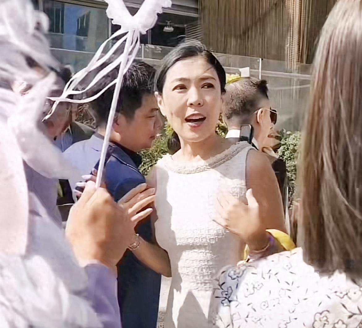 Fan Bingbing's 72-year-old father caused controversy when he tried to kiss the bride but failed ...