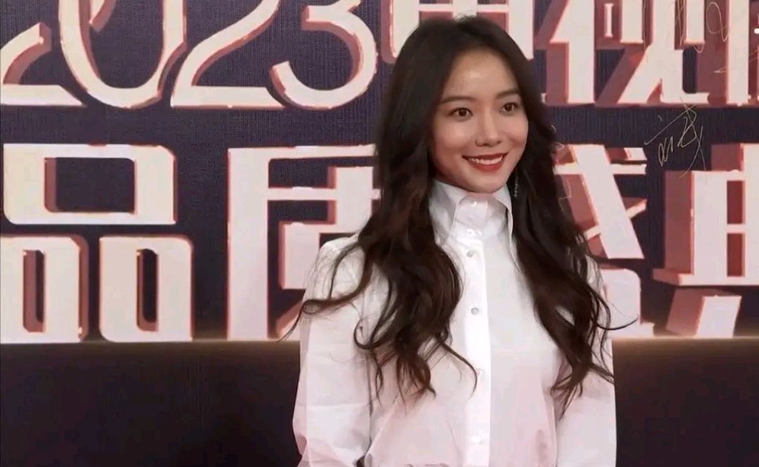 The famous paparazzi once again revealed that Zhang Jike once sent Jing Tian's private photos of ...