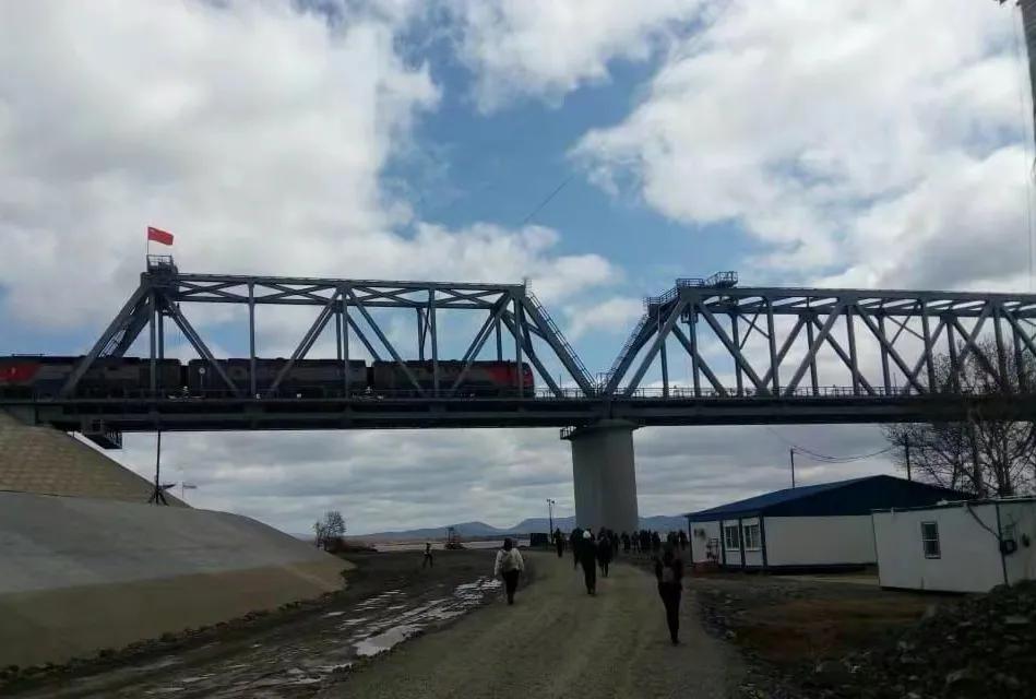 The coincidence of the two bridges, the historical witness of the ...
