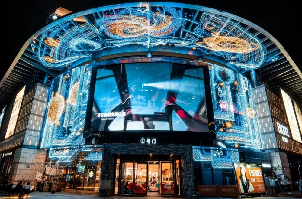 The rainbow in the night sky uses artistic lighting to build a ...