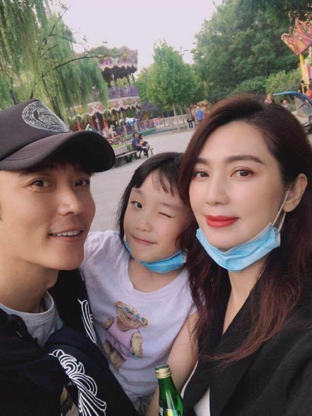 Zhang Danfeng's new drama was launched, Hong Xin went online to call for her husband, and the ...