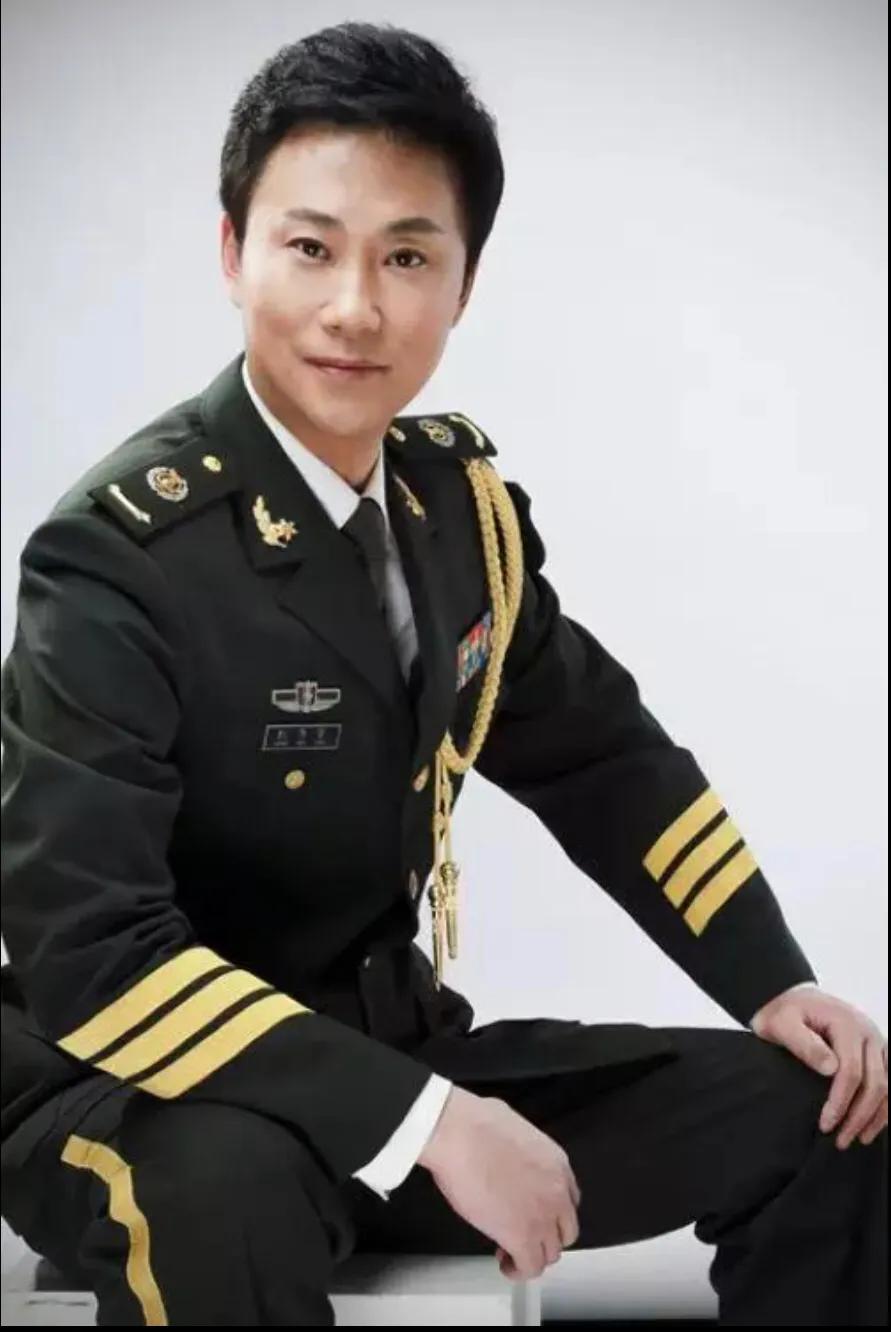 Geng Weihua - "Green Military Uniform", spread the wings of singing ...