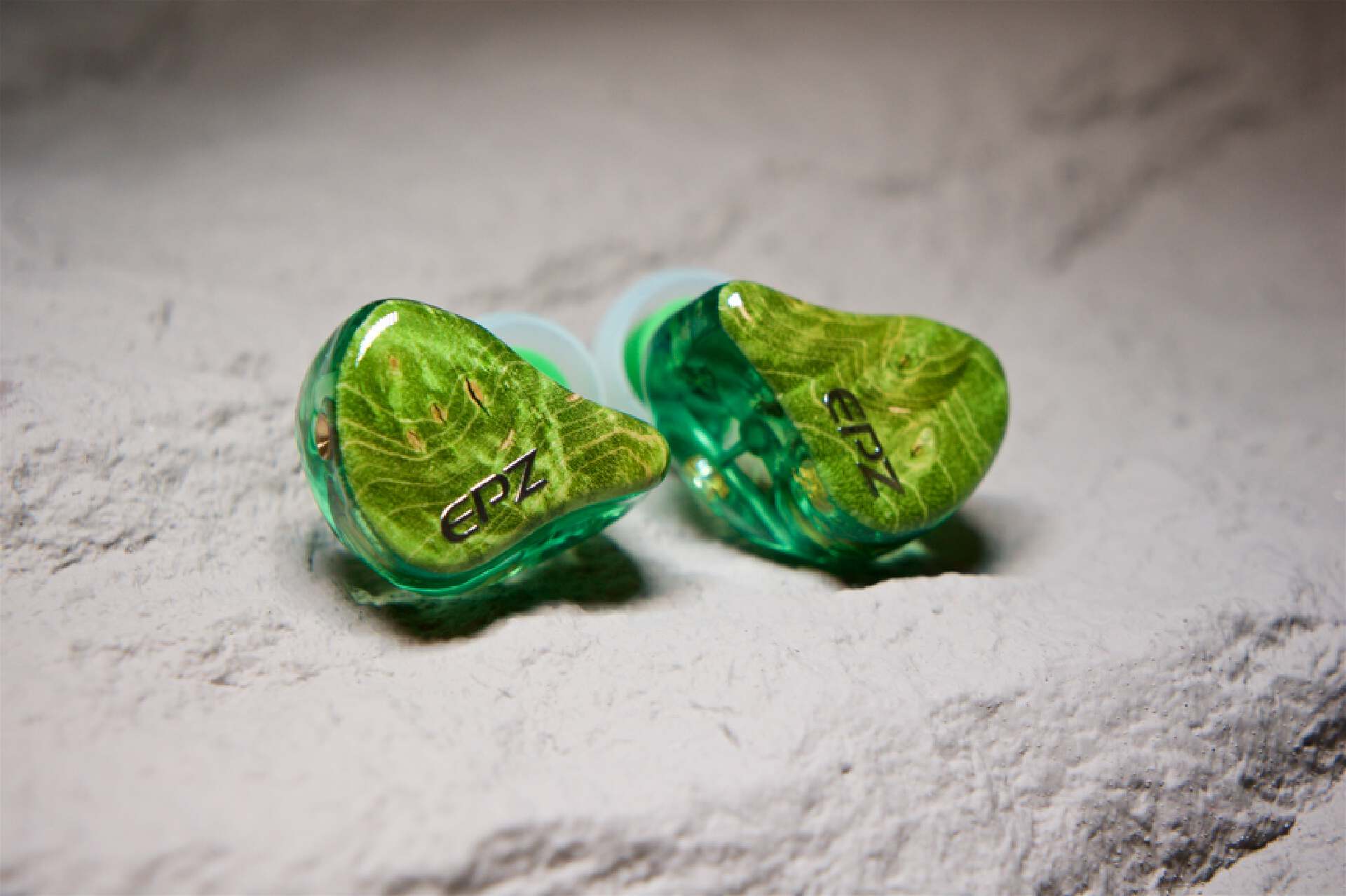 Really rolly EPZ K5 four-iron earphone with a circle - iMedia