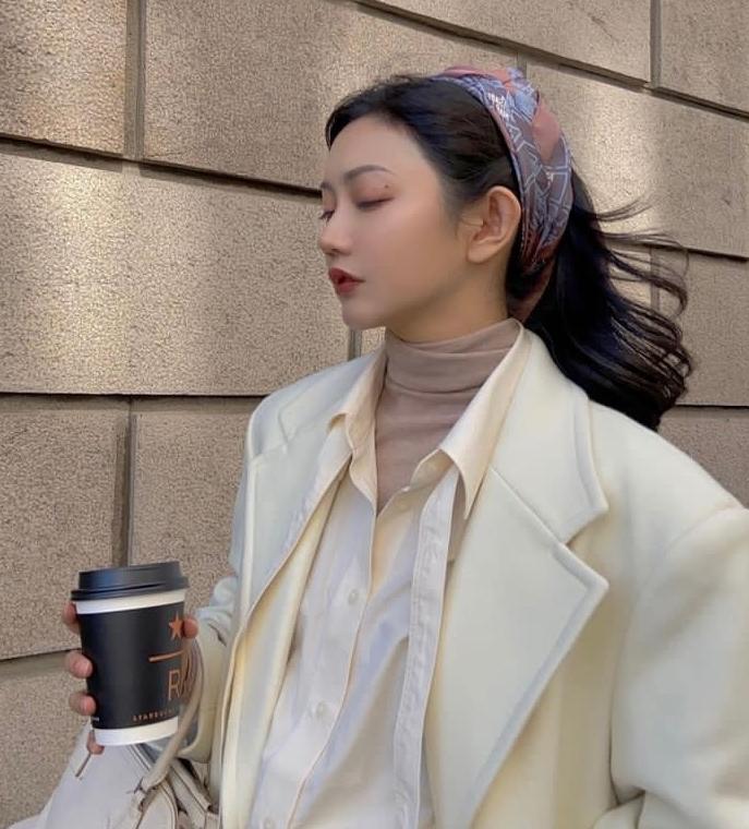 Ins fashion blogger amllij is very good at matching colors to create an ...