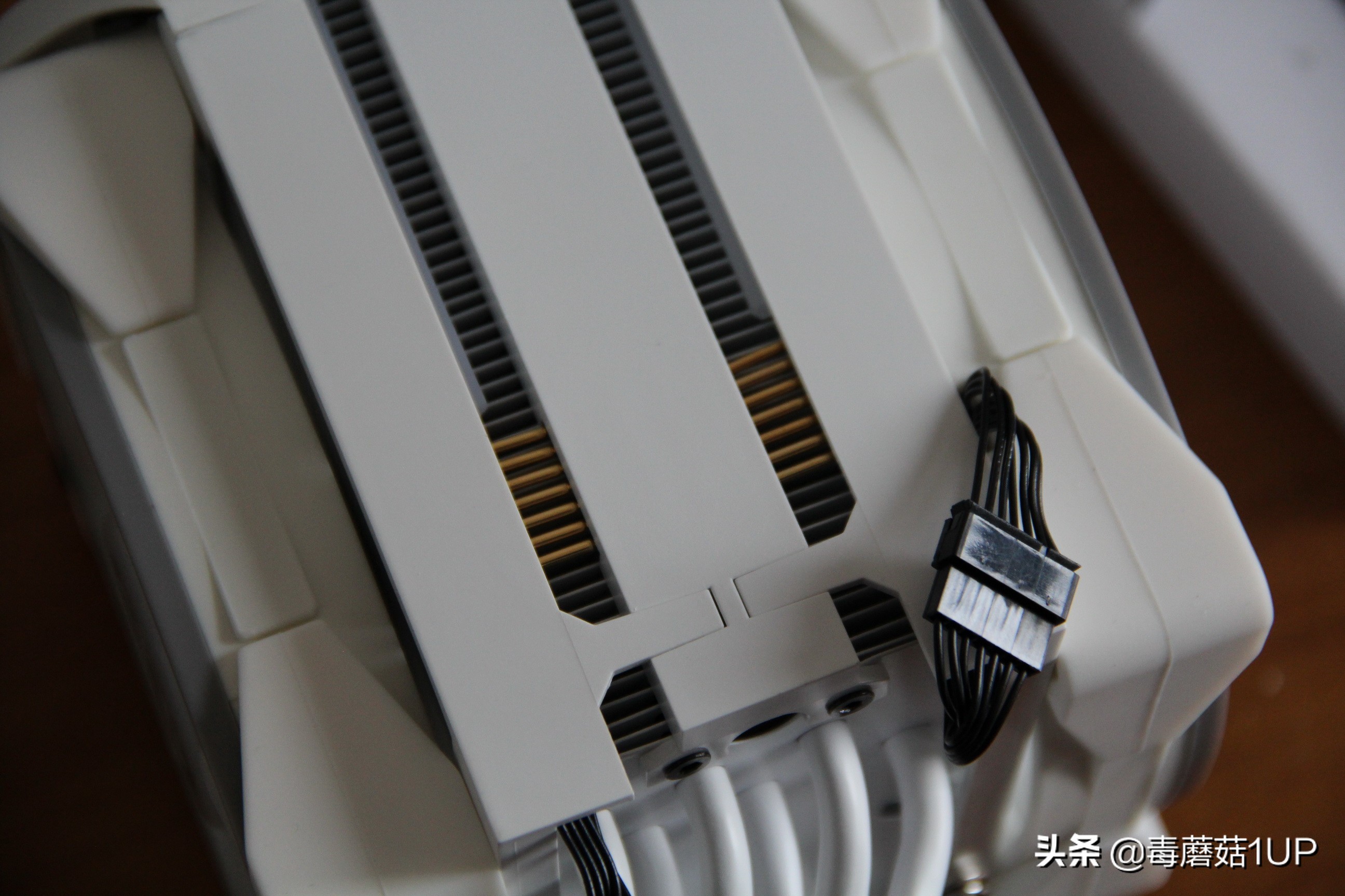 Redefine RGB, air-cooled with display!First experience of ZEROZONE BEG600 - iNEWS