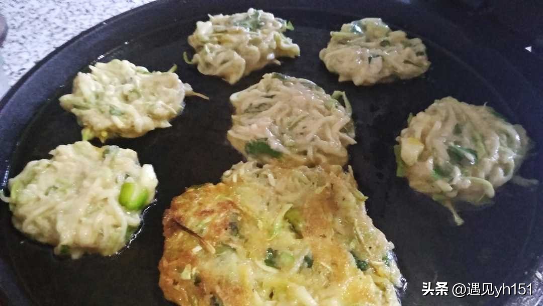 Soft and fragrant horned melon pancakes, golden skin, crispy and ...