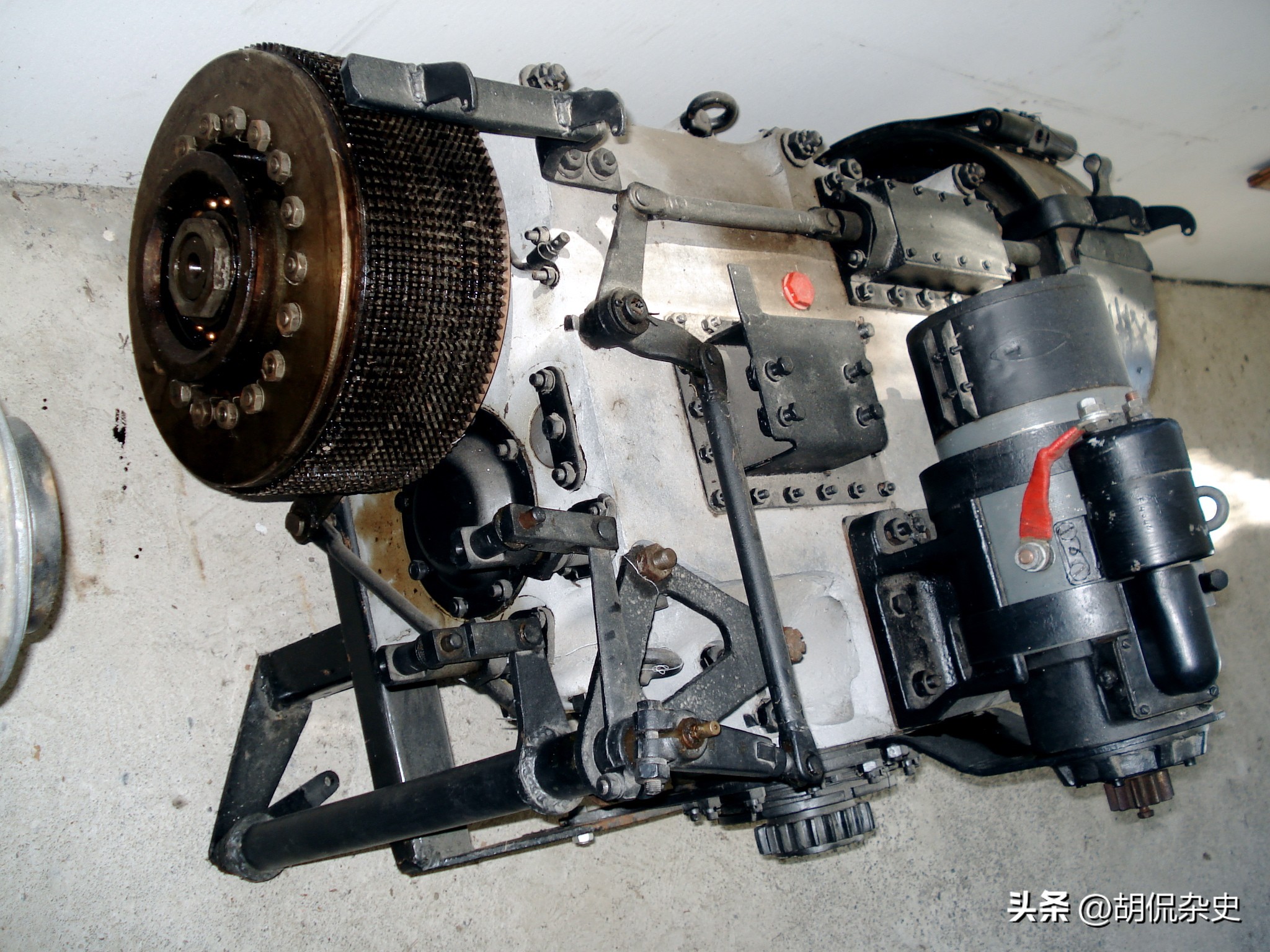The surging red power "V-2" series tank engine (2) - iMedia