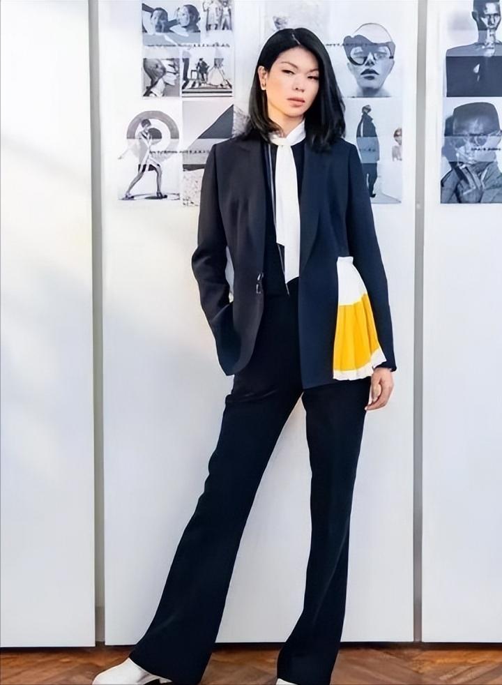 Supermodel Lu Yan: From a rural girl to a top model, married to a ...