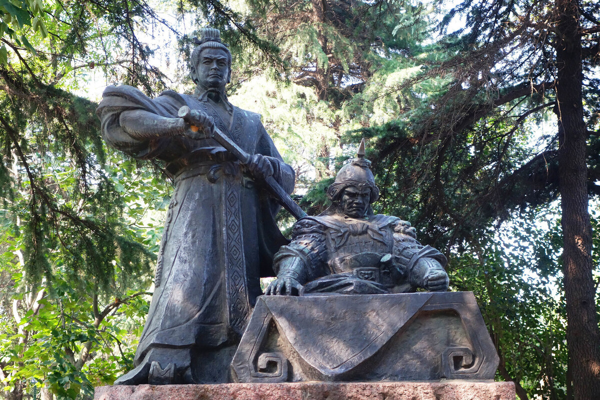 Yuan Shu arrogantly called himself emperor because he had the strength ...