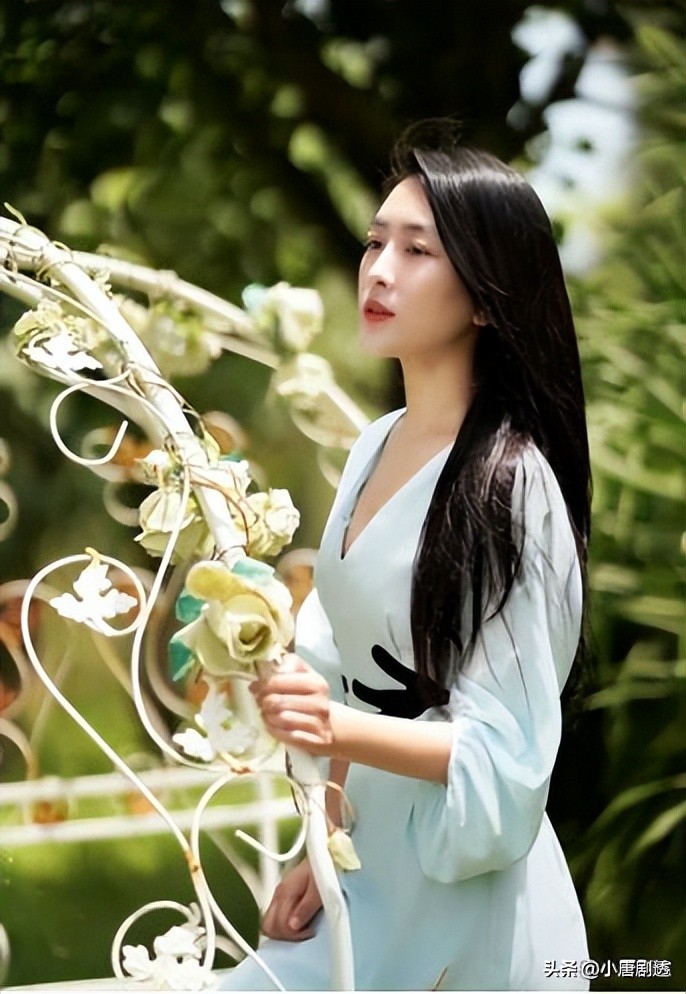 A recent photo of Ma Su was exposed, she looks like a girl in a dress ...