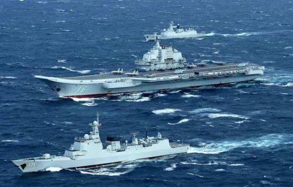 Old man! The modern-class destroyer crossed the Miyako Strait, 8 eagle ...