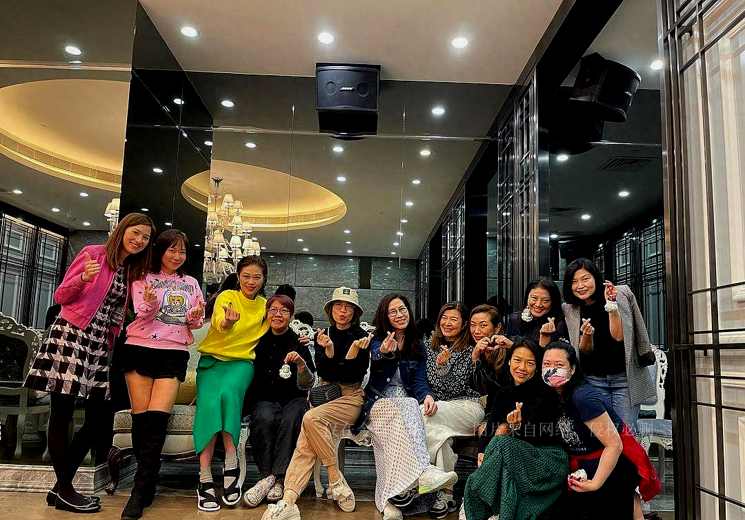 Nine Hong Kong sisters of the same generation gathered together after ...