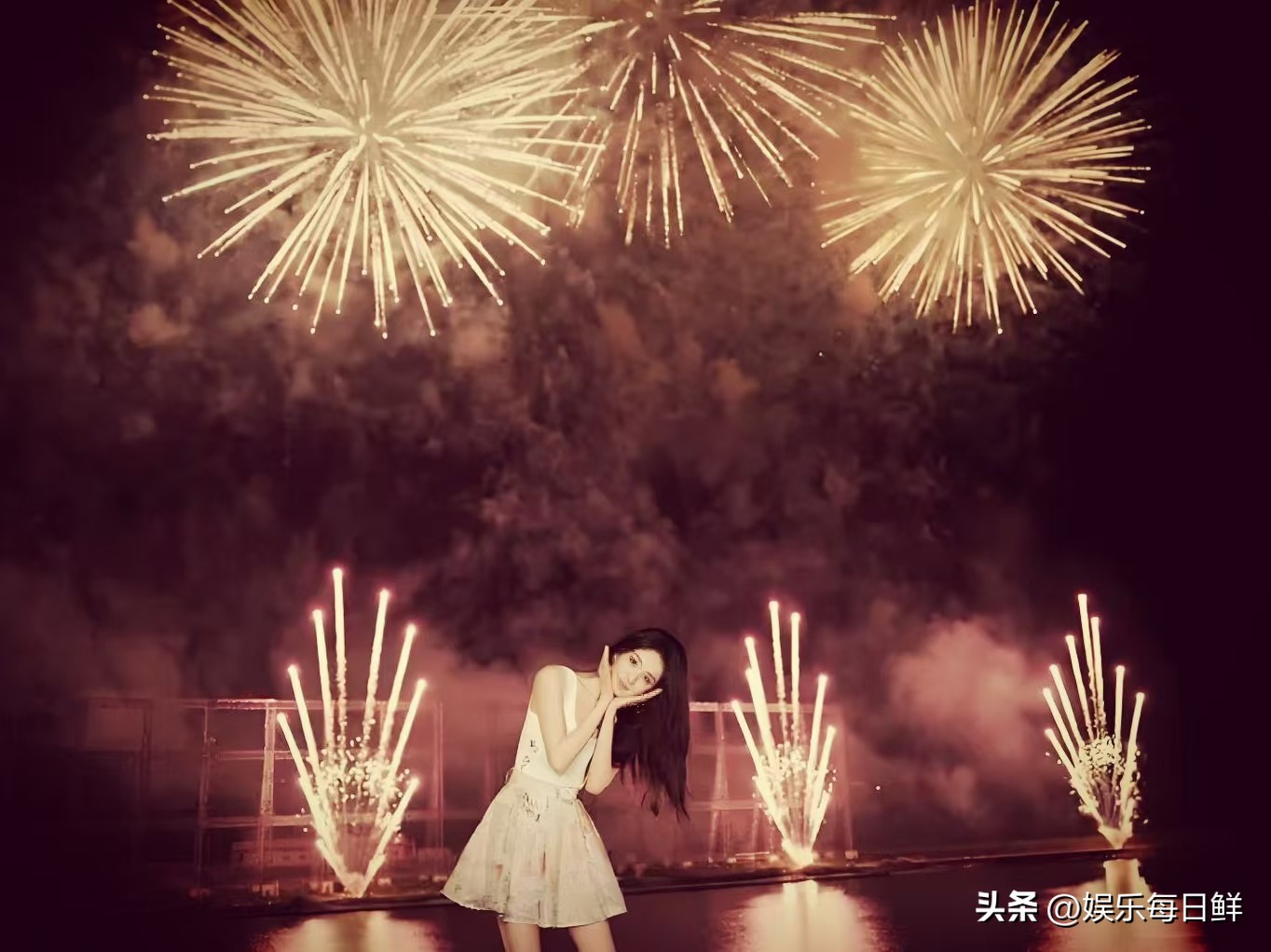 Liuyang fireworks illuminate the night sky, Yang Mi's birthday ...