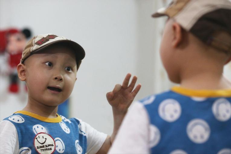 Deng Minghe: At the age of 6, he went to the Spring Festival Gala and ...