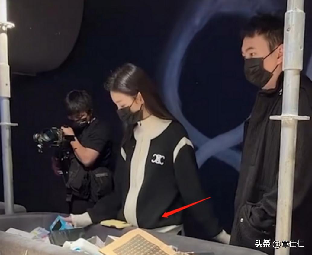 Wang Sicong holds a baby in his arms as a dad? Woman: You are a ...