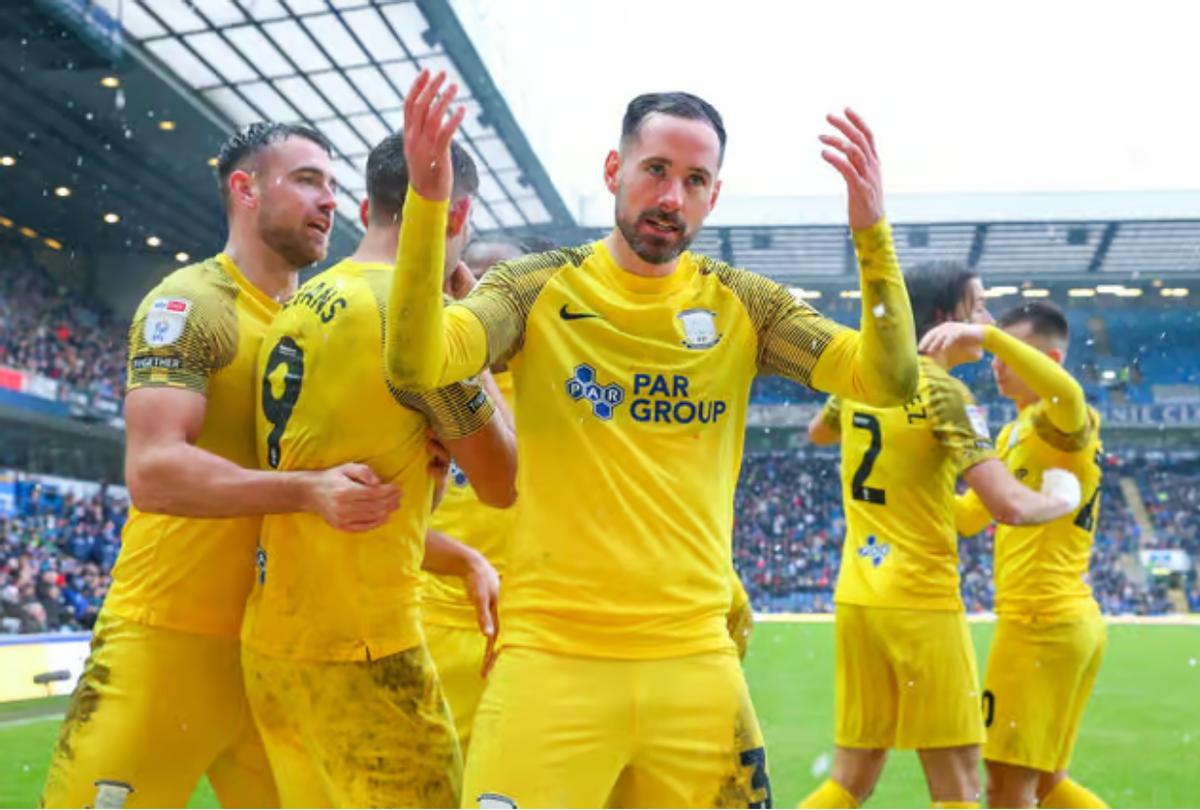 Preston North End's Greg Cunningham wants a four-year deal - iNEWS