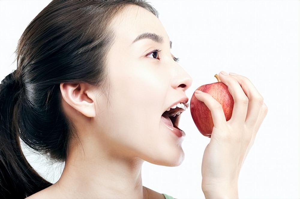 Eat a cooked apple a day, after a month, 4 major benefits will come to ...