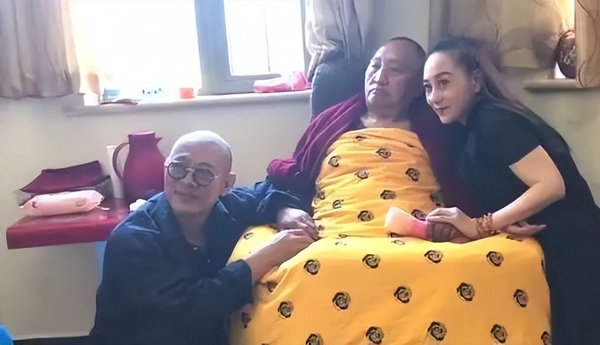 Jet Li's family of four is in the same frame, and his daughter is not ...