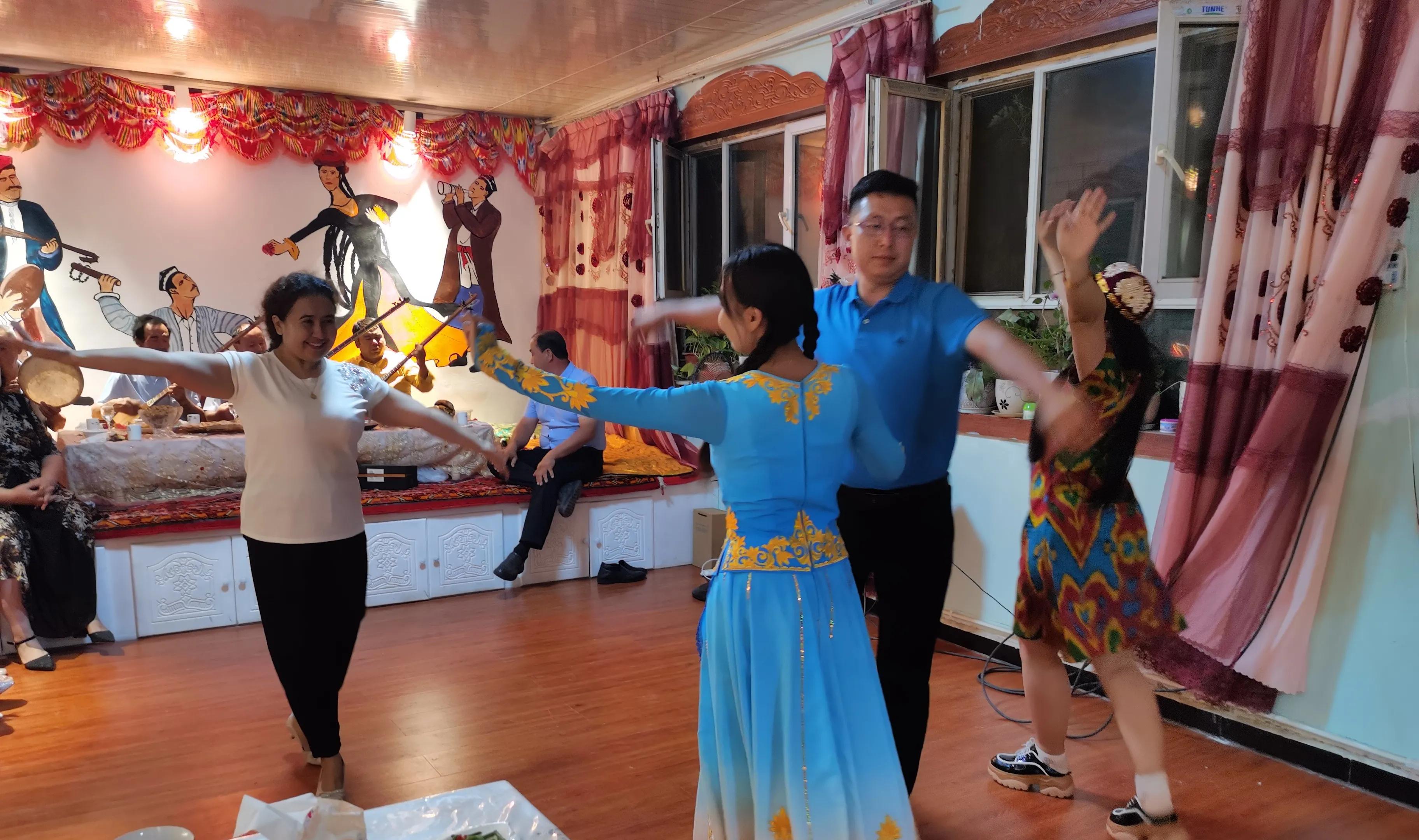 Xinjiang Section of "The Great Wall" - iNEWS