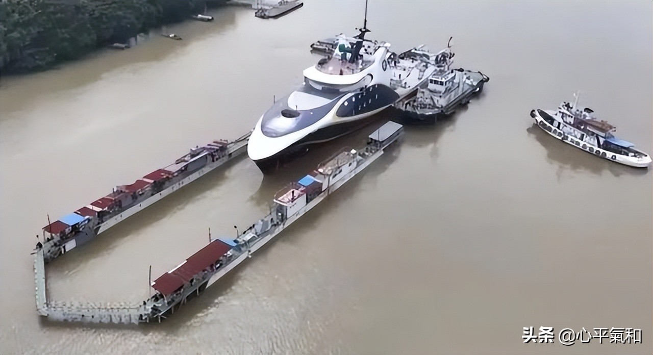 China's first unmanned system mothership launched!It can carry more ...