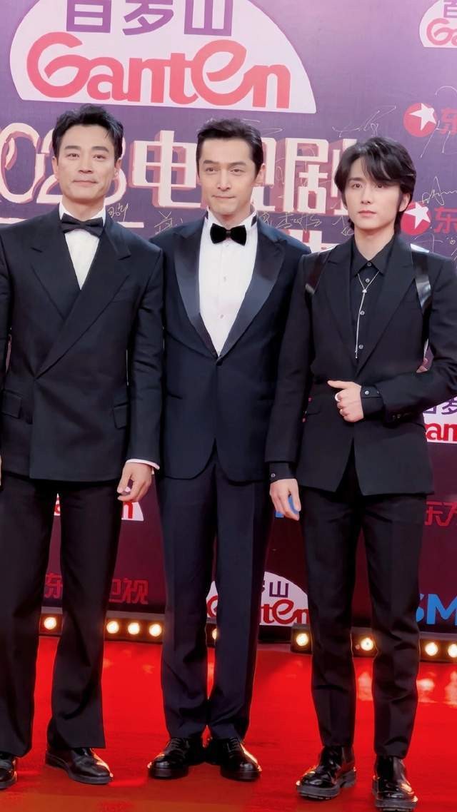 Li Guangjie has a strong aura at the Shanghai Film Festival, and the ...