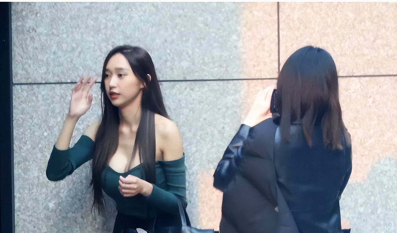 Gao Lingfeng's daughter shows off her 170 cm hot legs! Happy Together in Absolute Realm Bi ...