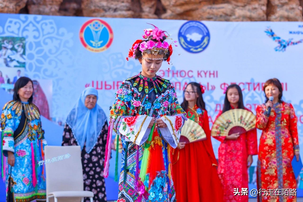 People from Dungan in Central Asia: Can't speak but can listen to ...