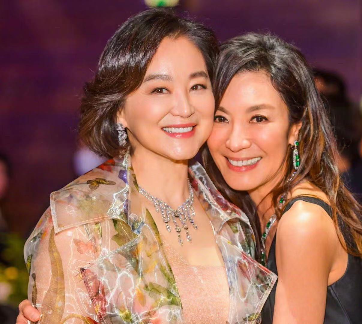 Michelle Yeoh brought the statuette back to Hong Kong and hosted a ...