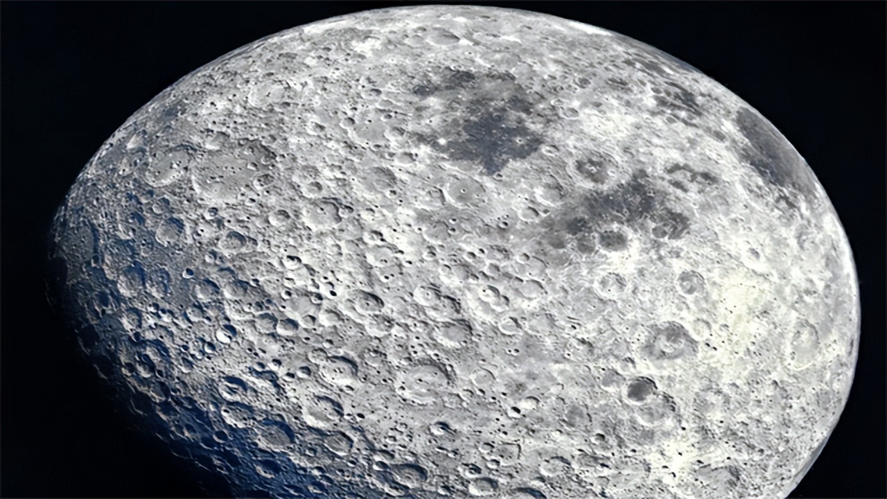 Why is the moon tilted to the side of the earth? - iNEWS