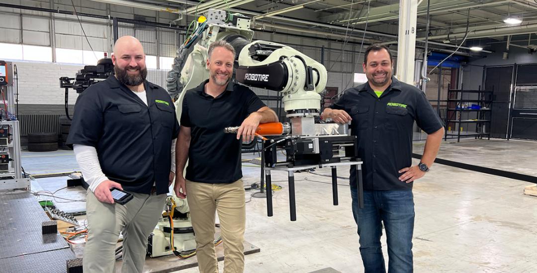 The tire changing robot is here!Change four tires in 25 minutes - iNEWS