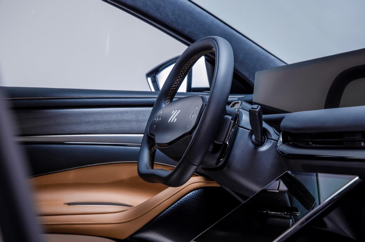 Domestic high-end smart electric car, the battle of the kings of Zhiji L7 vs Jikr 001 - iNEWS