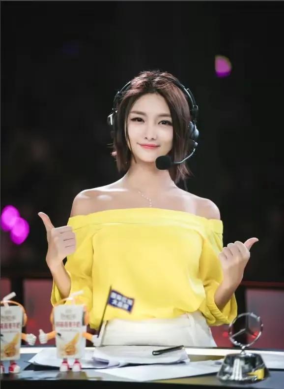 Miss Han Yiying, super beautiful e-sports goddess - iNEWS
